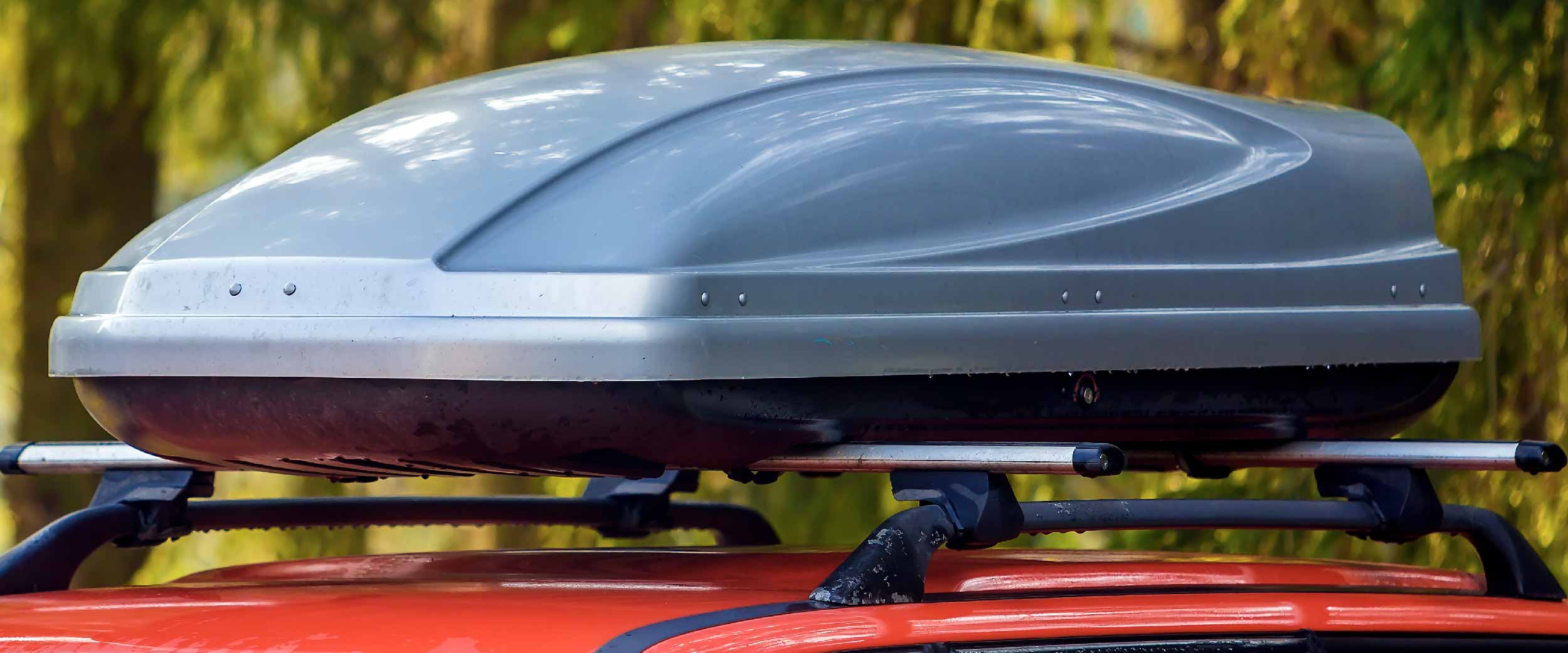 Tips Memasang Roof Box Mobil Supaya Tetap Aman Selama Perjalanan